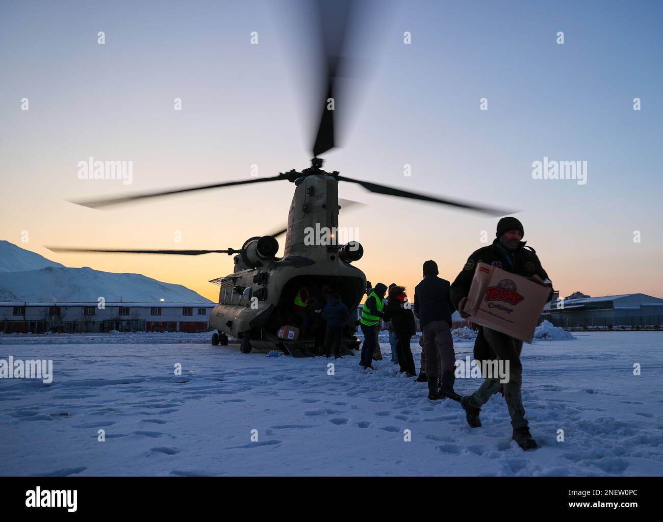 U.S. Army soldiers with 3rd Battalion, 501st Aviation Regiment, Combat ...