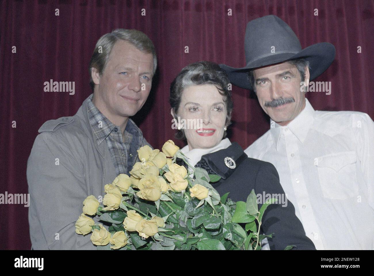 Actress Jane Russell holds a bouquet of yellow roses with actors David ...