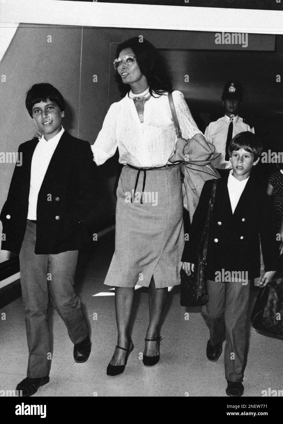 Italian actress Sophia Loren arriving at Heathrow Airport in London ...