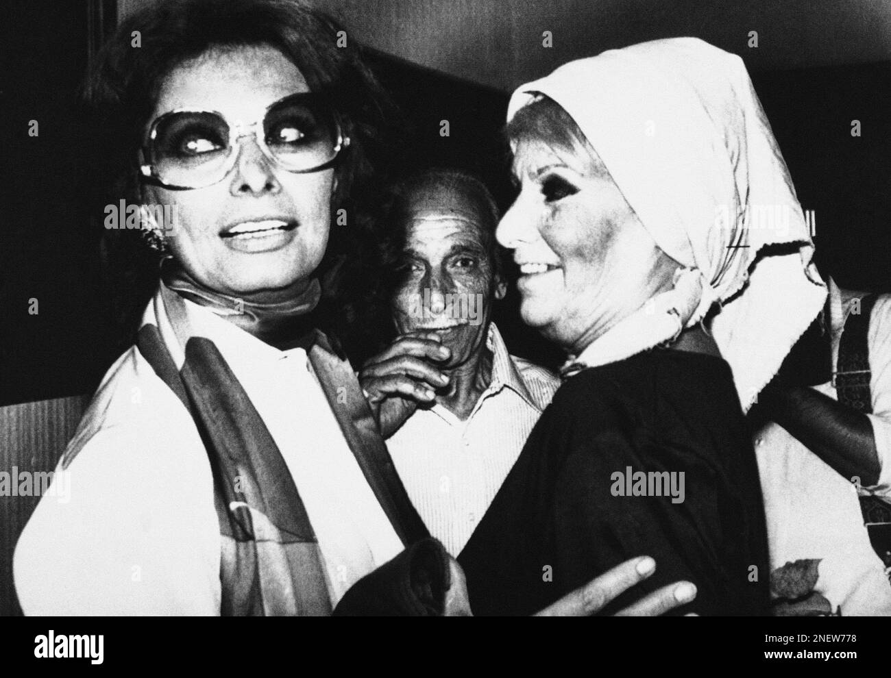 Actress Sophia Loren embraces her mother Romilda Villani in Rome, June ...