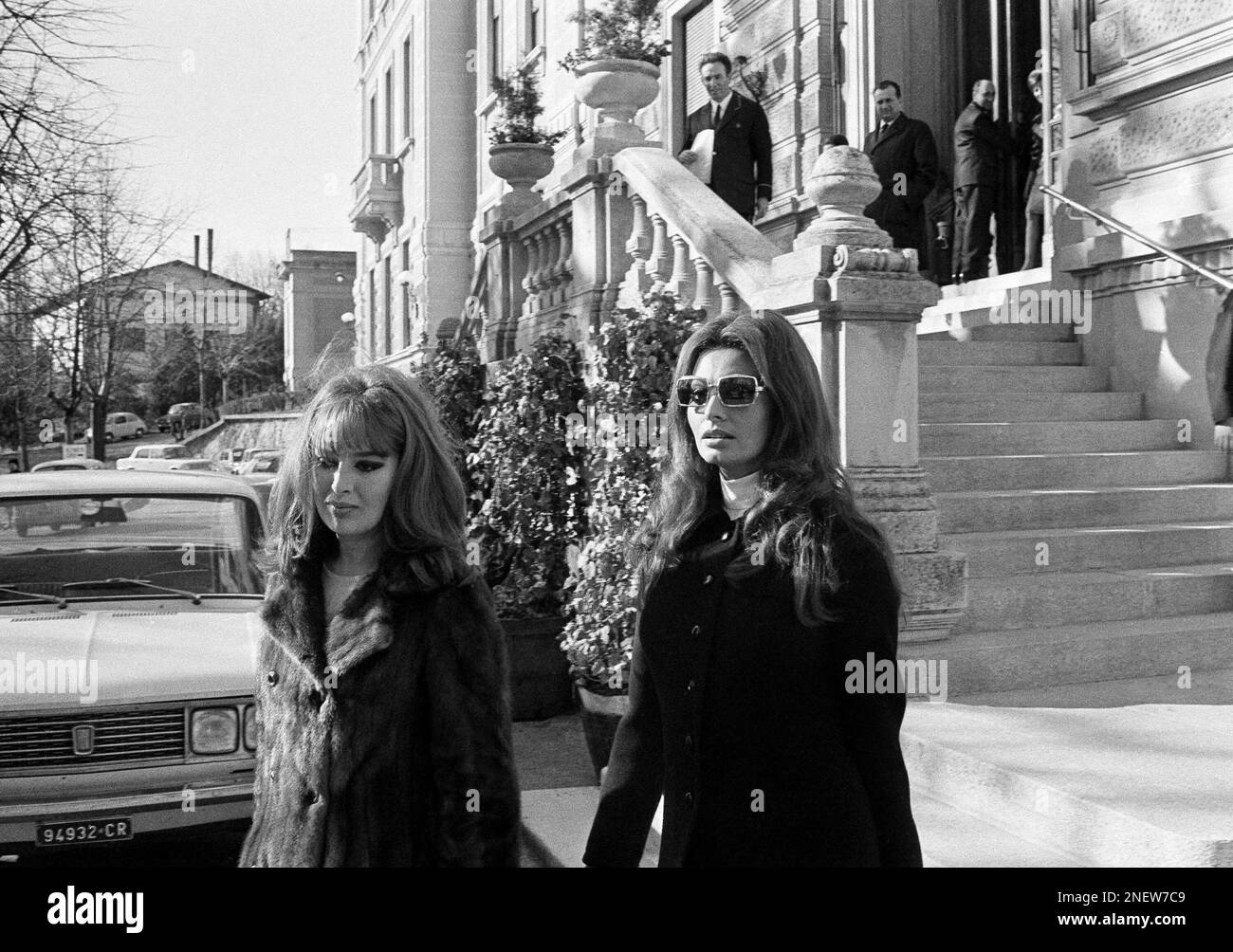 Close-up of Italy’s Sophia Loren, right, and her sister Maria Scicolone ...