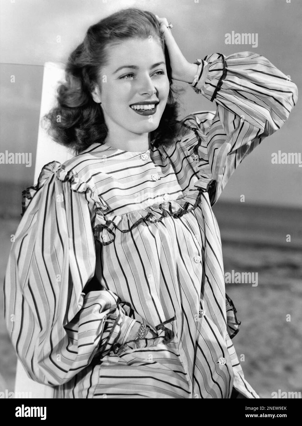 Fashion model Eleanor Parker wears a beach coat, Jan. 27, 1947. She ...