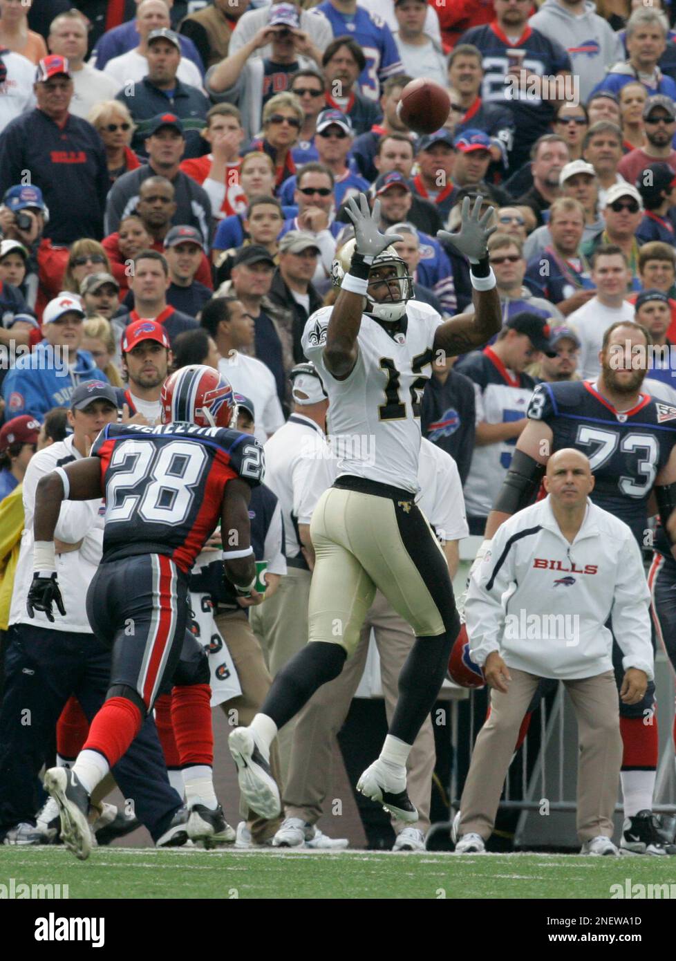 New Orleans Saints' Marques Colston makes a catch during the first half ...