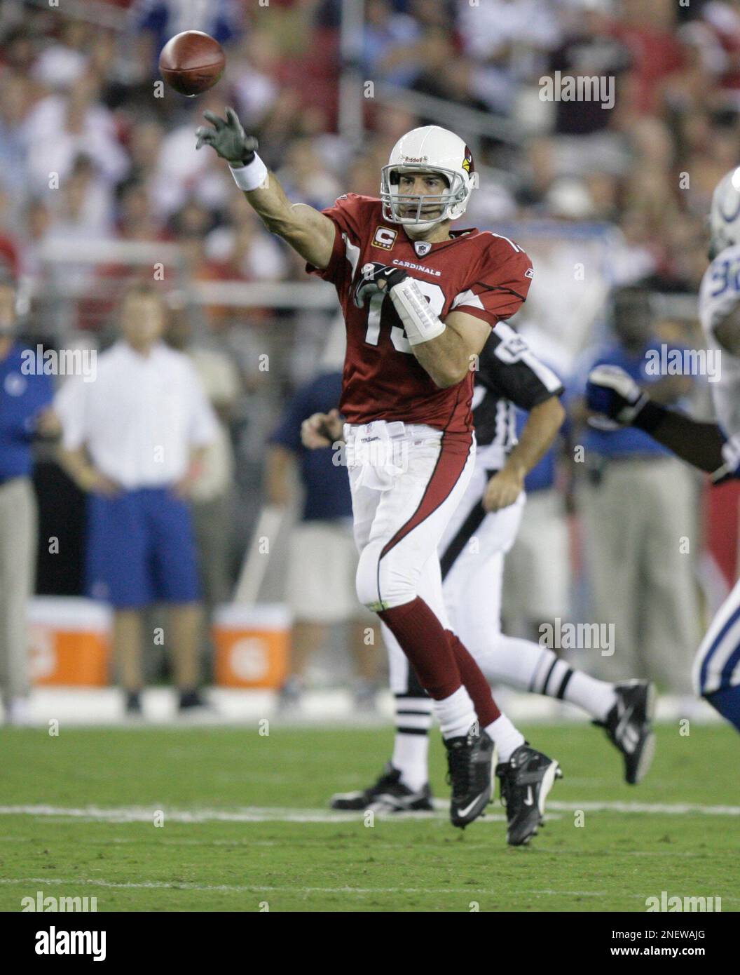 Arizona Cardinals quarterback Kurt Warner throws during the second half ...