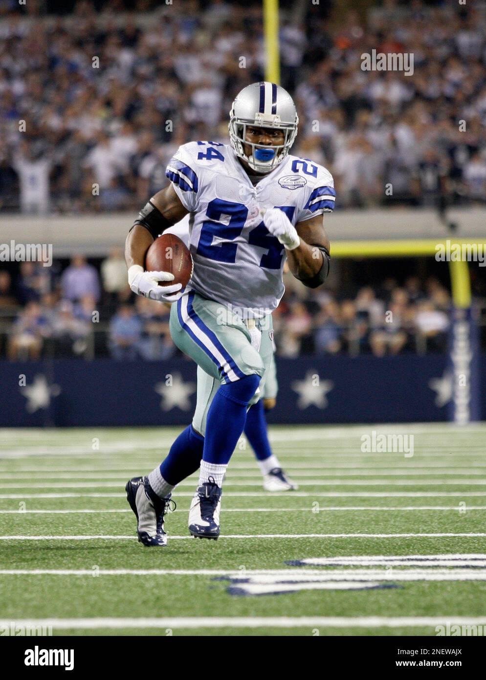 Dallas Cowboys running back Marion Barber (24) during an NFL football ...