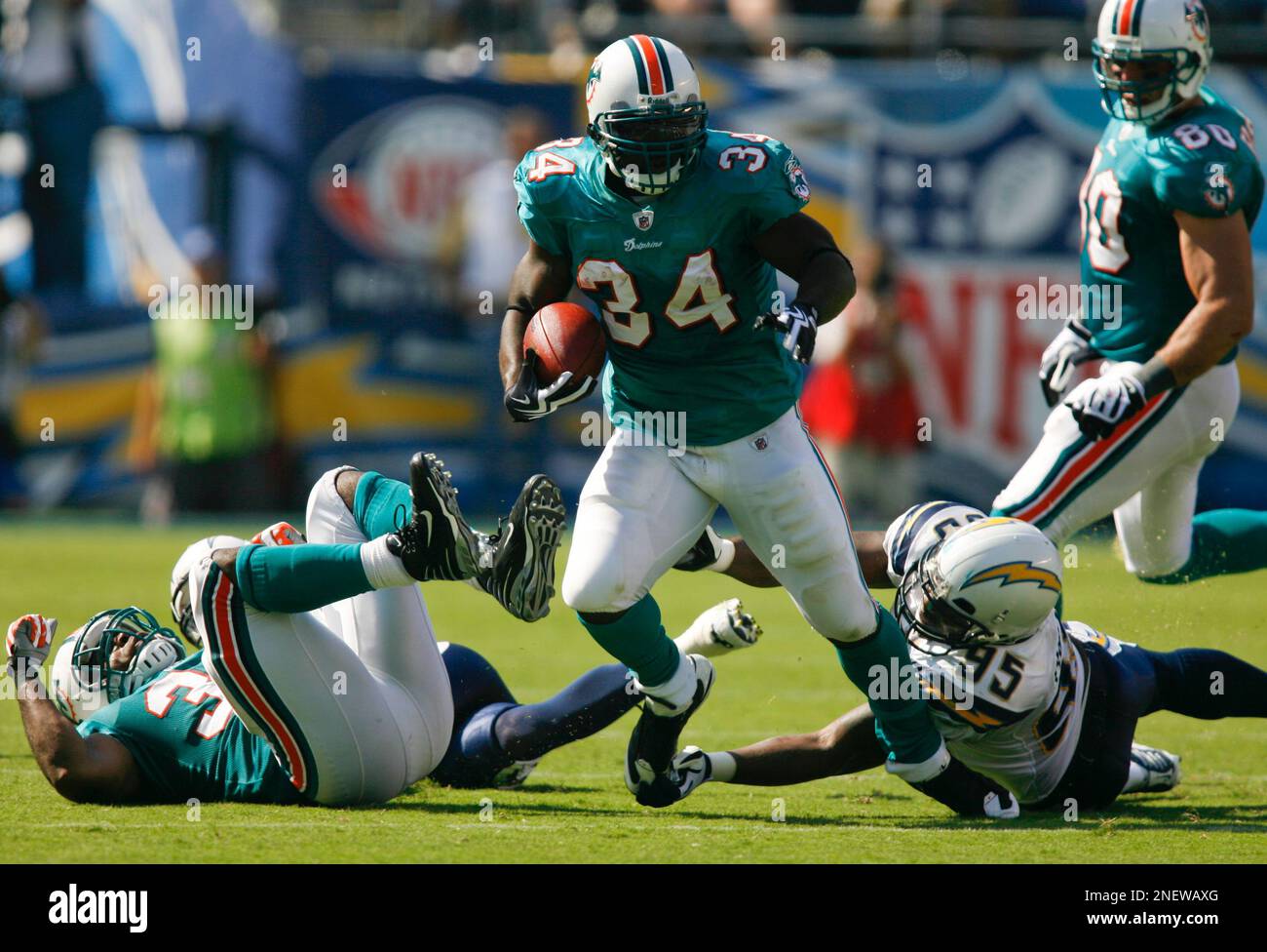 Miami Dolphins running back Ricky Williams runs during an NFL football ...