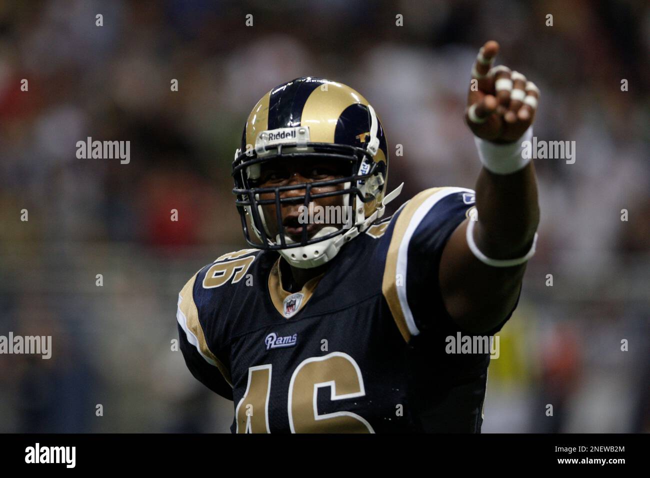St. Louis Rams tight end Daniel Fells jogs off the field after scoring ...