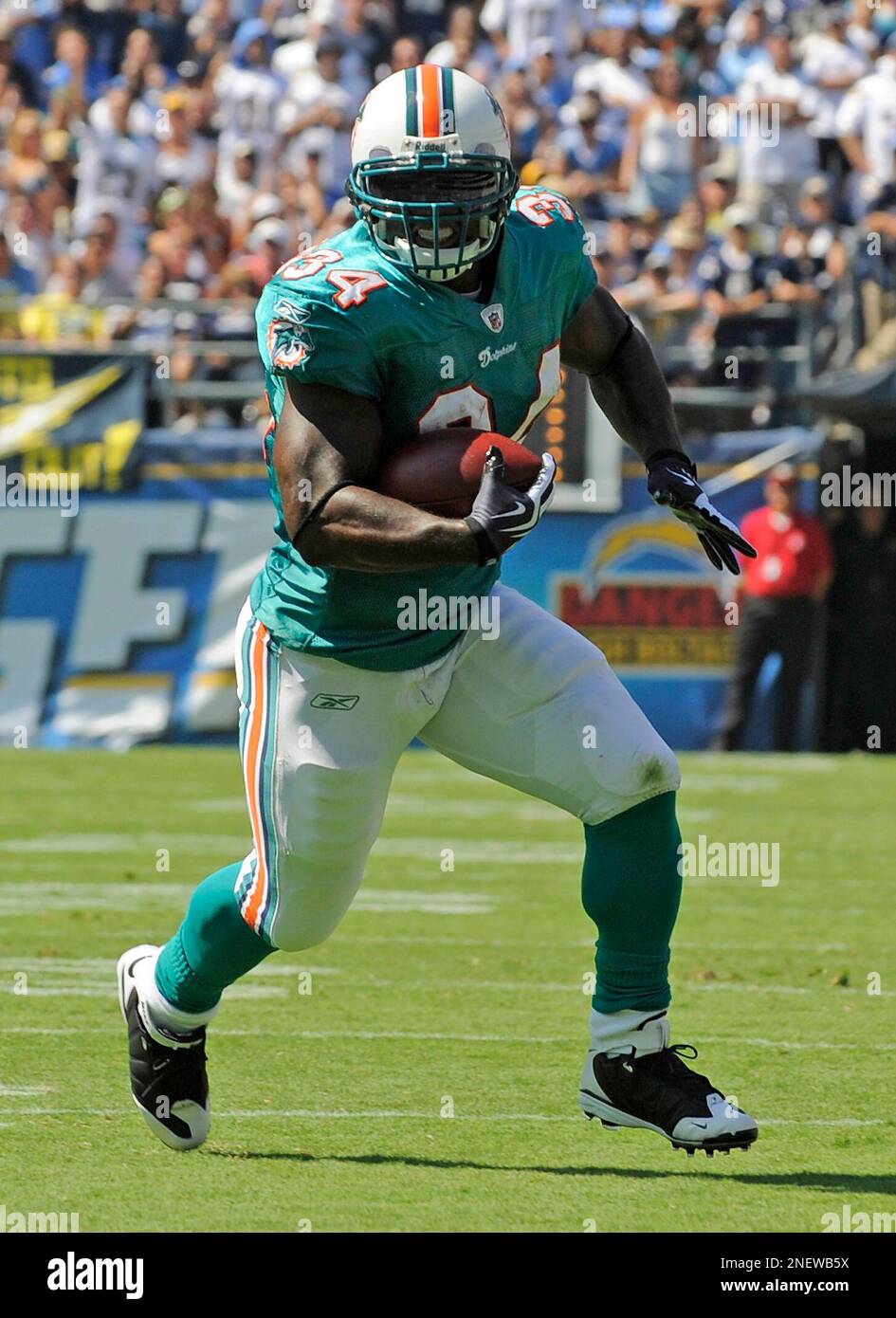 Miami Dolphins running back Ricky Williams, right, runs against San ...