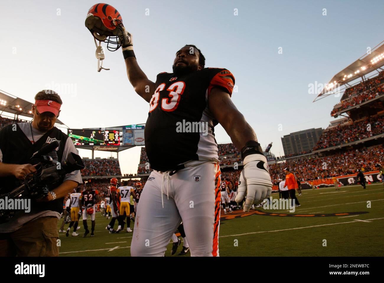 Cincinnati Bengals guard Bobbie Williams (63) after an NFL football ...