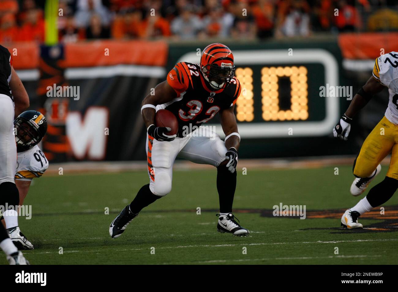 Cincinnati Bengals running back Cedric Benson (32) in action against ...