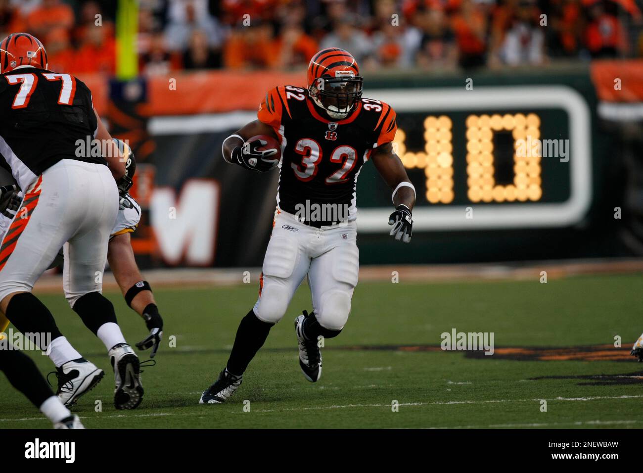 Cincinnati Bengals running back Cedric Benson (32) in action against ...
