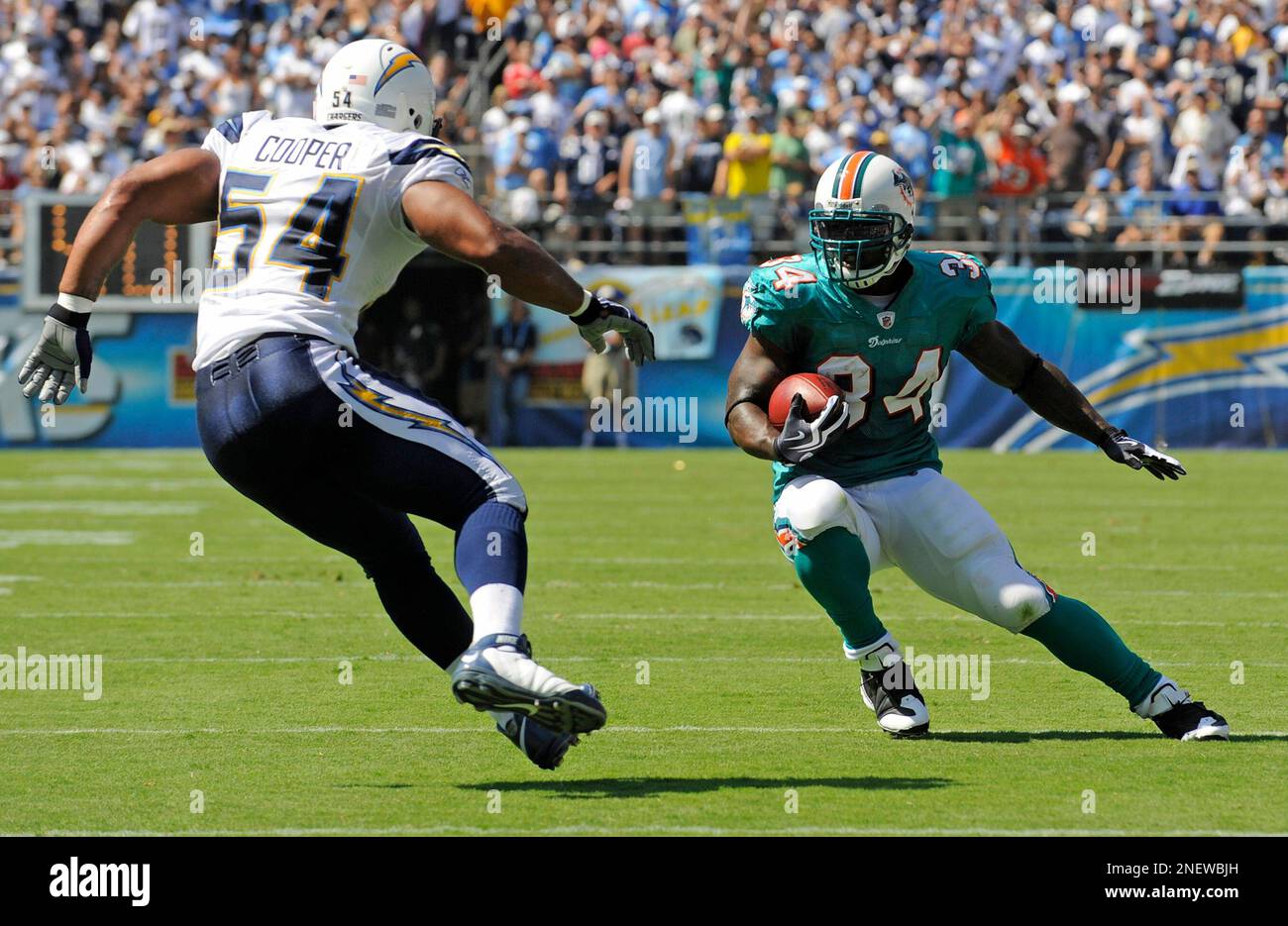Miami Dolphins running back Ricky Williams, right, runs against San ...