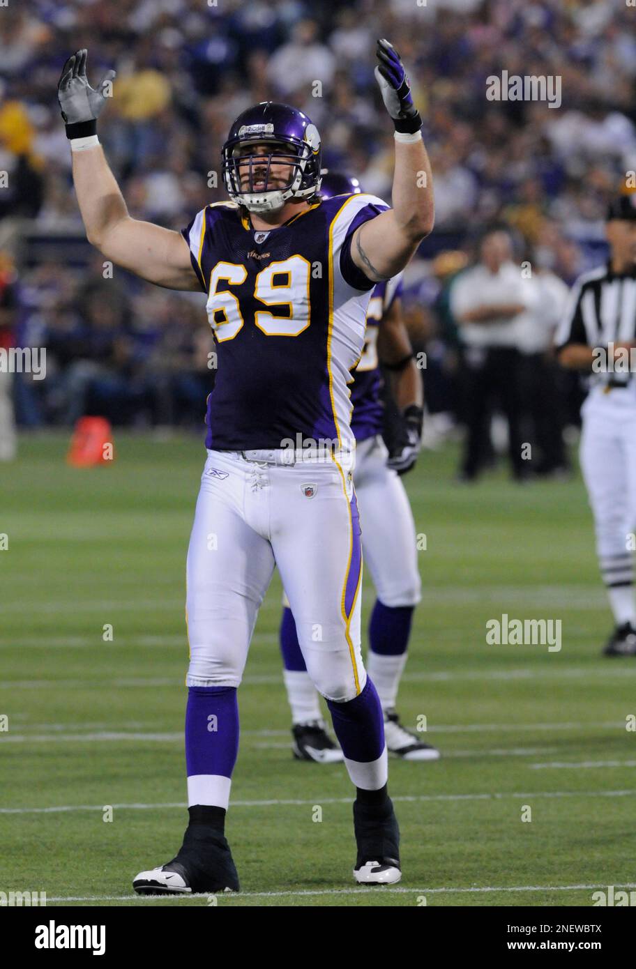 Minnesota Vikings defensive end Jared Allen encourages the crowd ...