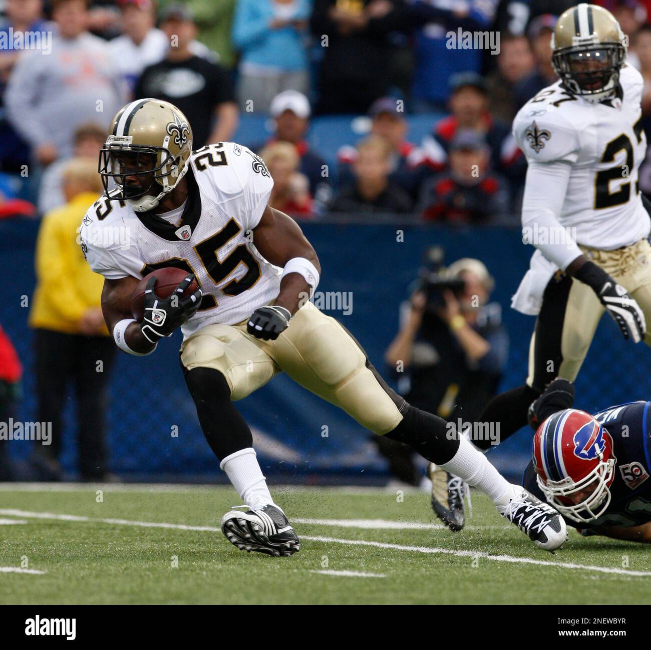 New Orleans Saints' Reggie Bush runs during the first half of the NFL ...
