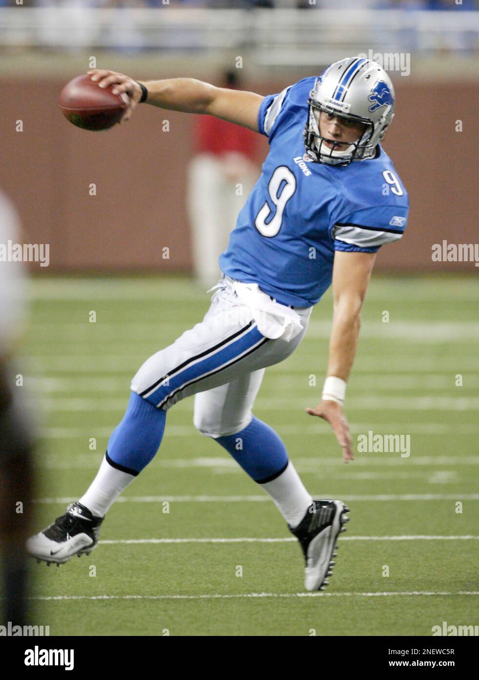 Detroit Lions quarterback Matthew Stafford scrambles against the ...