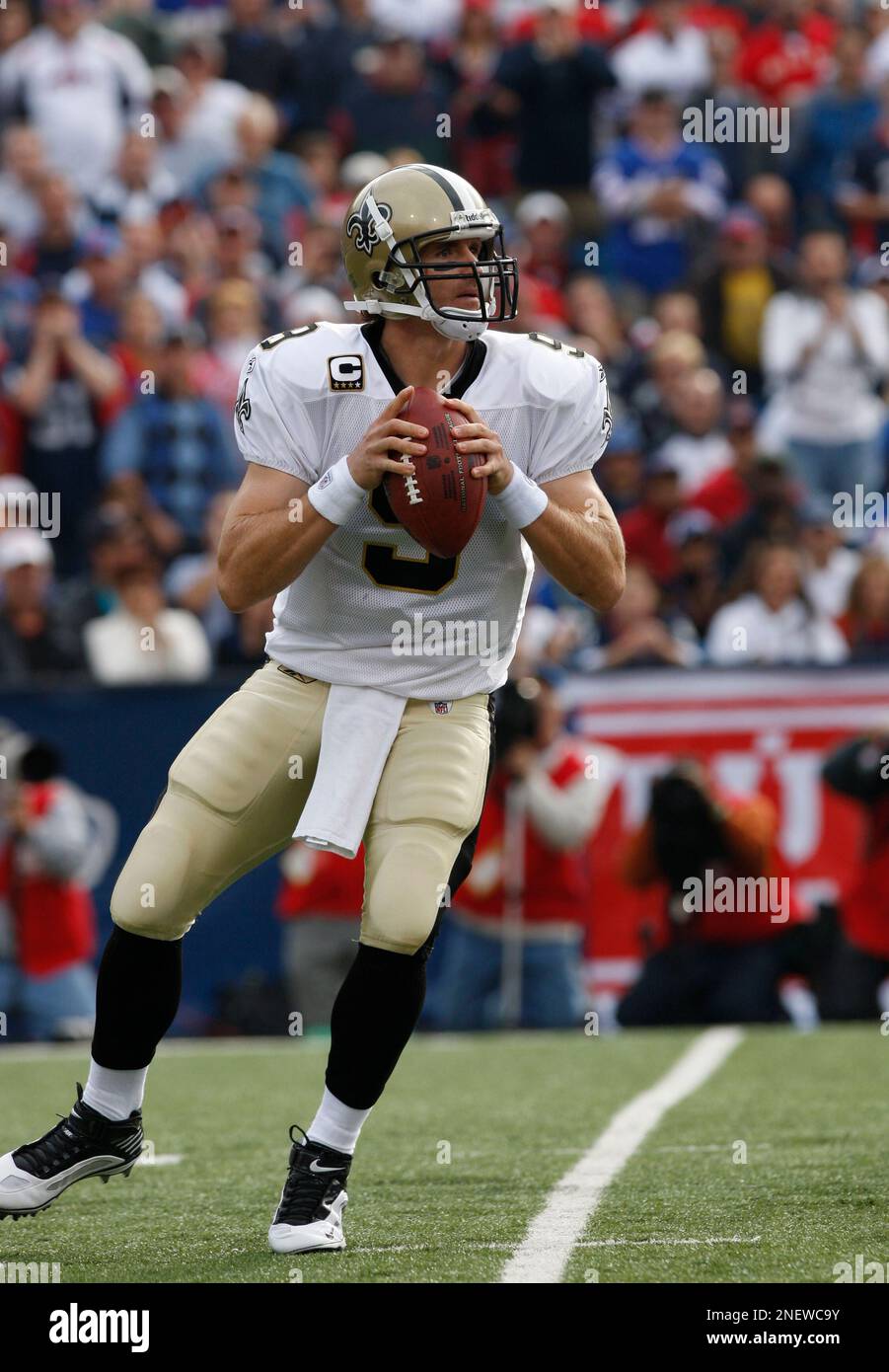 New Orleans Saints' Drew Brees looks to pass against the Buffalo Bills ...