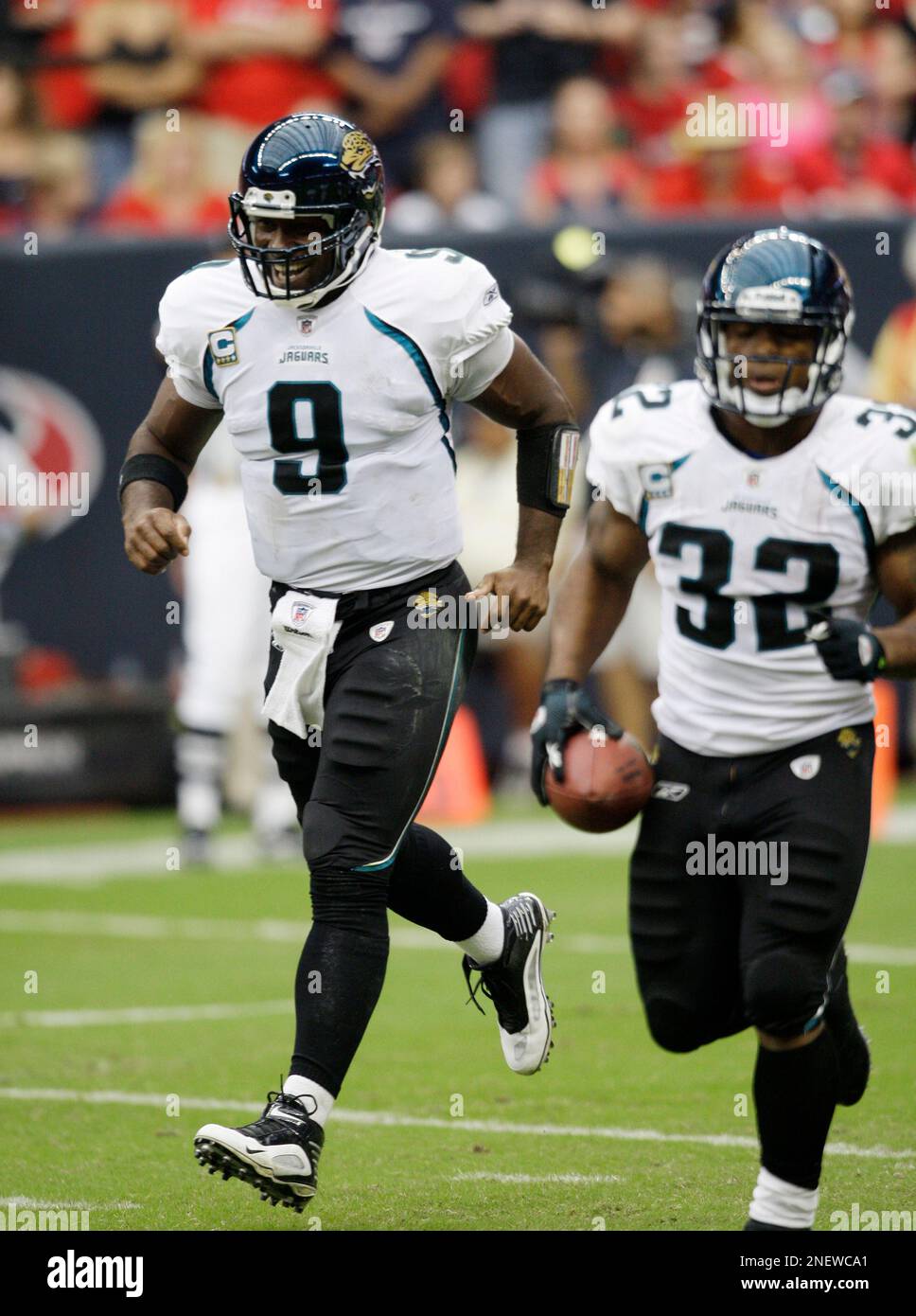 Jacksonville Jaguars quarterback David Garrard (9) and Maurice Jones ...