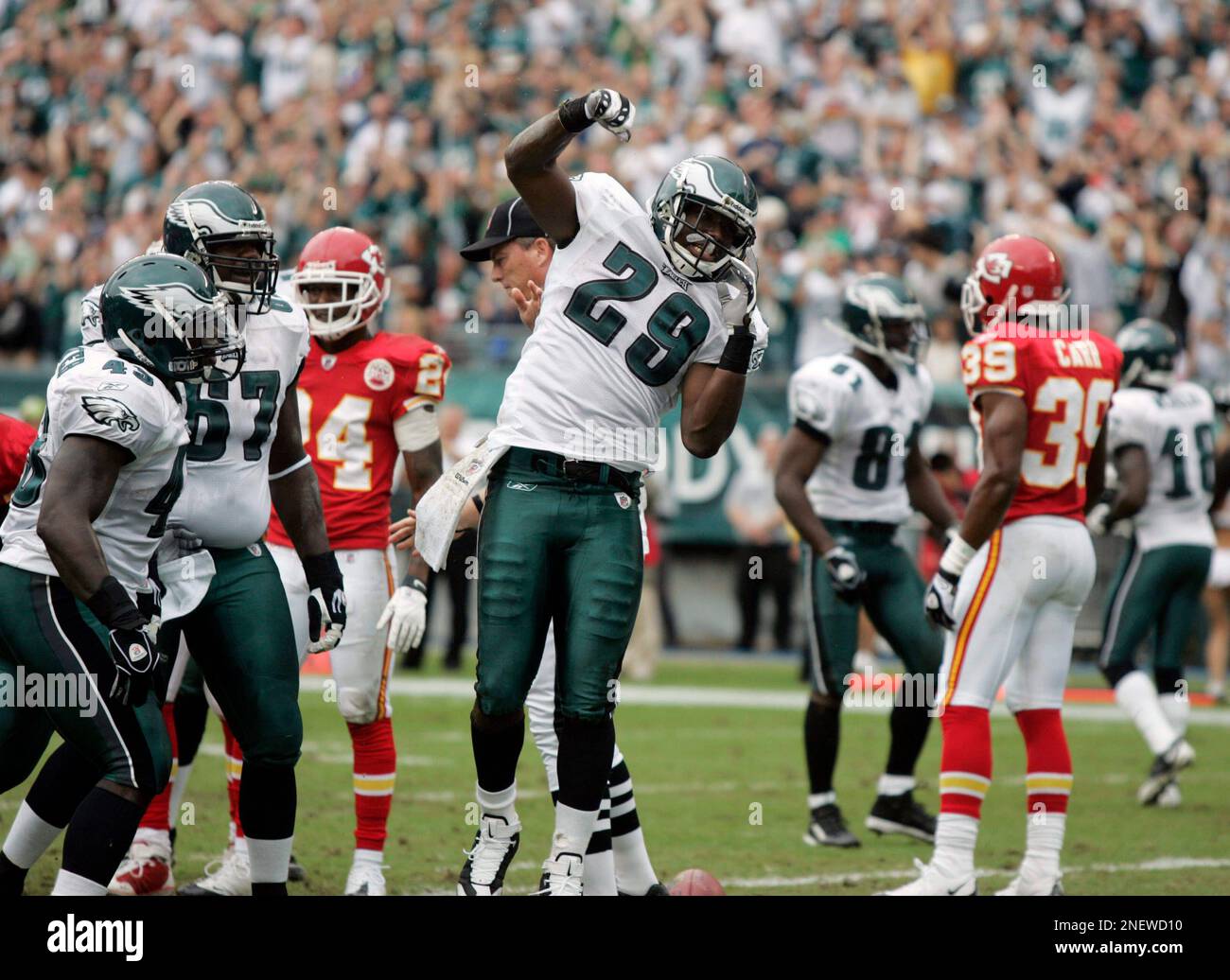 Philadelphia Eagles LeSean McCoy (29) celebrates a play during an NFL ...