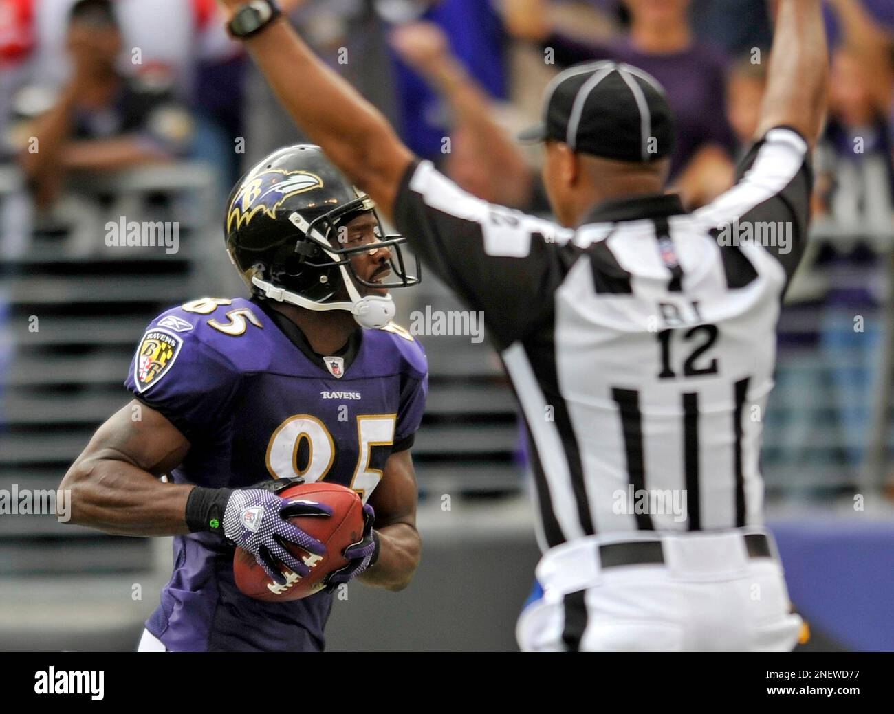 Baltimore Ravens wide receiver Derrick Mason crosses the goal line to ...
