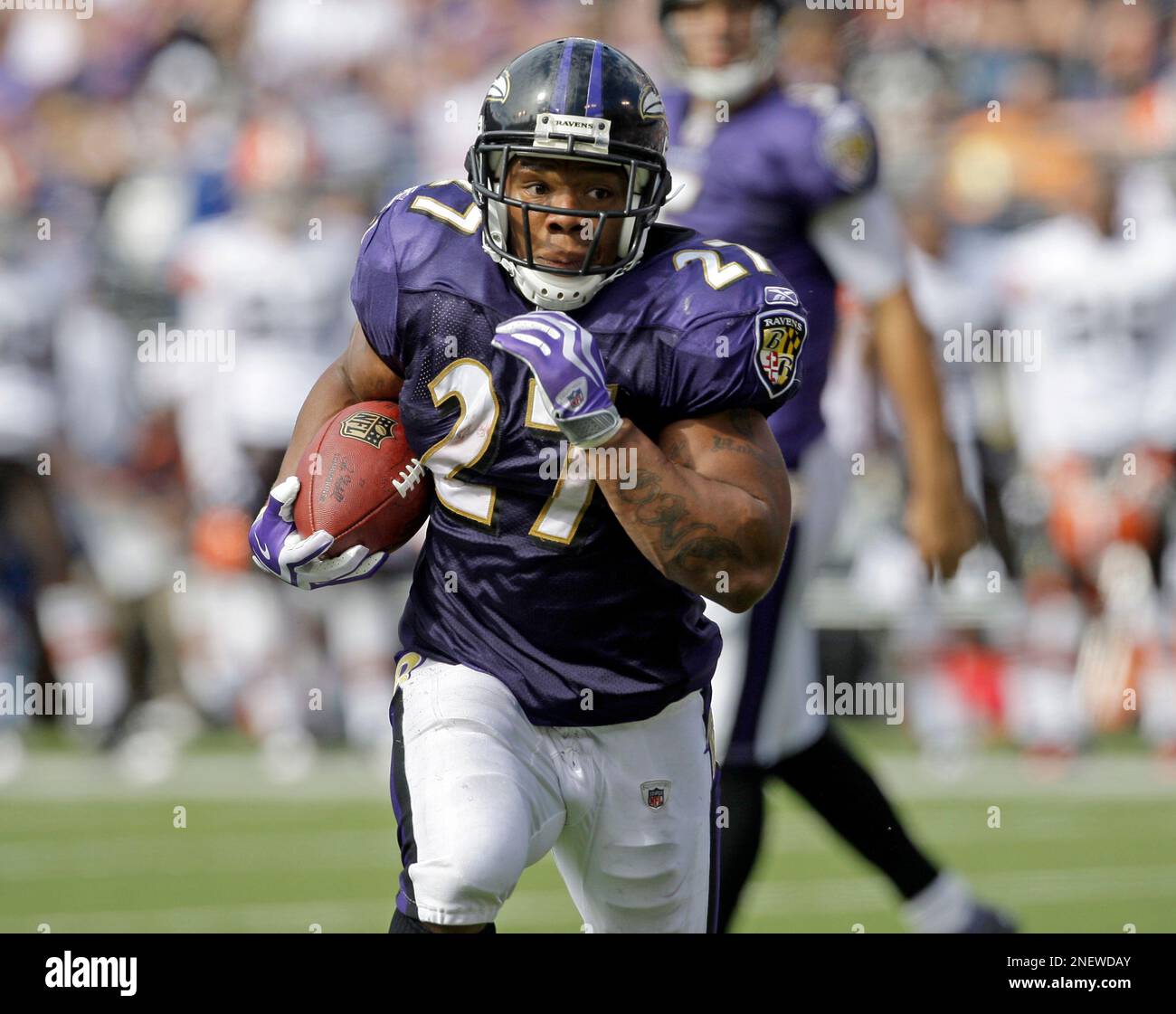 Baltimore Ravens running back Ray Rice carries the ball during the NFL ...
