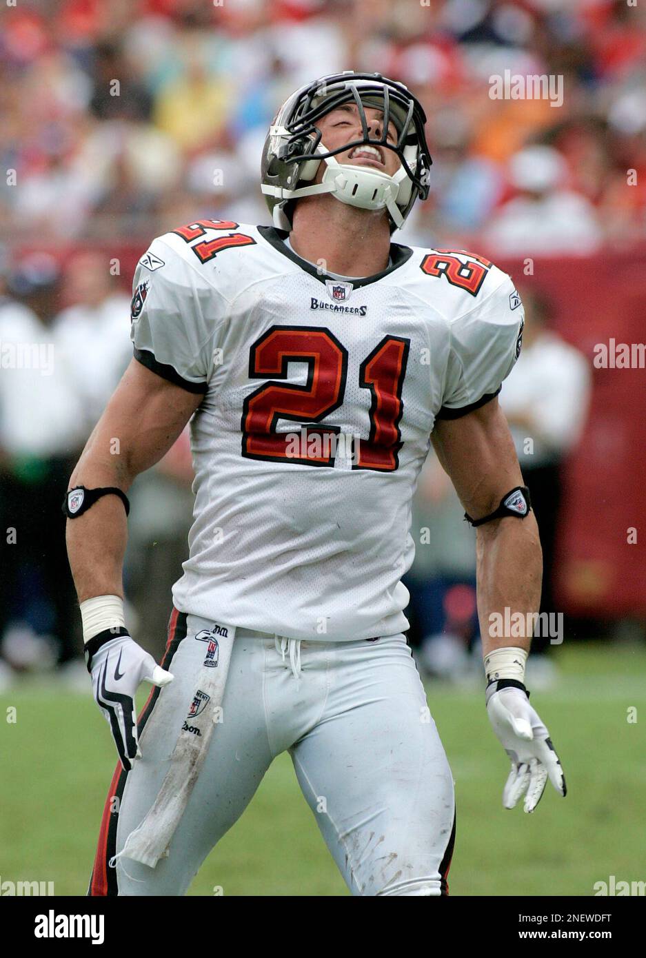 Tampa Bay Buccaneers safety Sabby Piscitelli (21) celebrates after ...