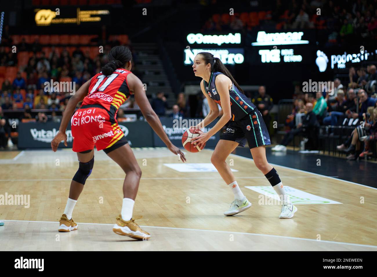 Shay Murphy of Spar Girona (L) and Angela Salvadores of Valencia Basket ...