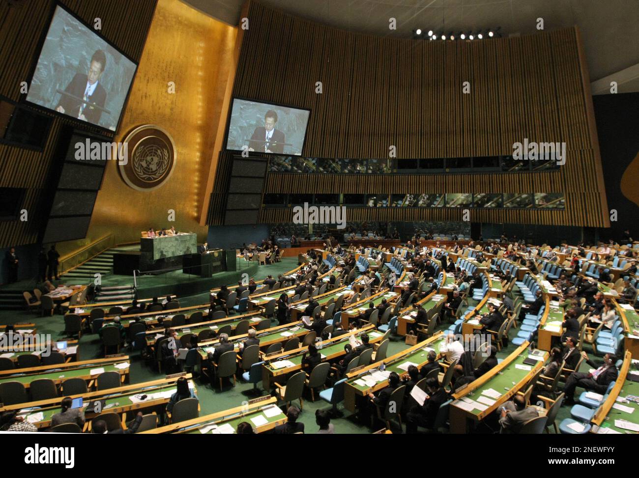 Japanese Prime Minister Yukio Hatoyama addresses the 64th session of ...
