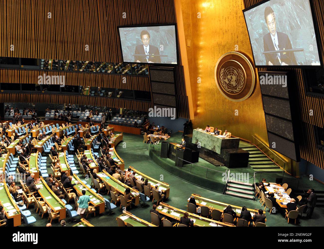 Japanese Prime Minister Yukio Hatoyama addresses the 64th session of ...