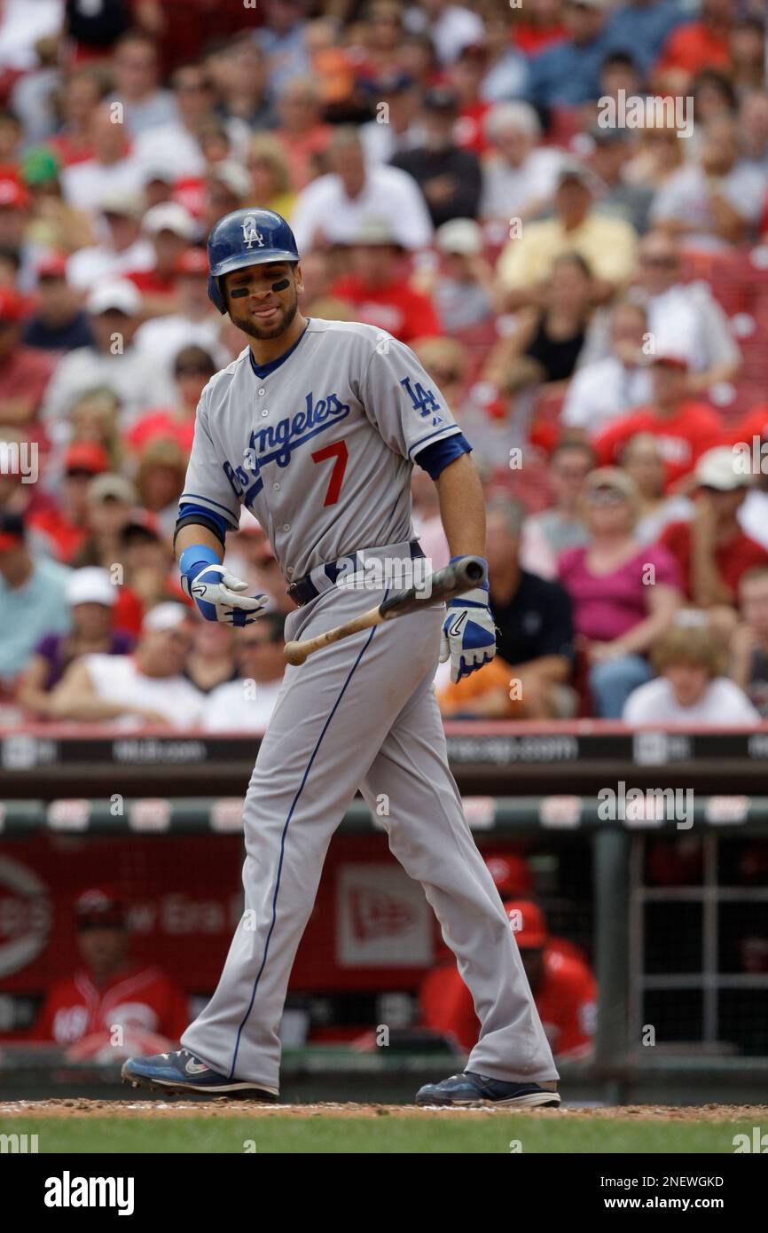 Los Angeles Dodgers' James Loney bats against the Cincinnati Reds in a ...