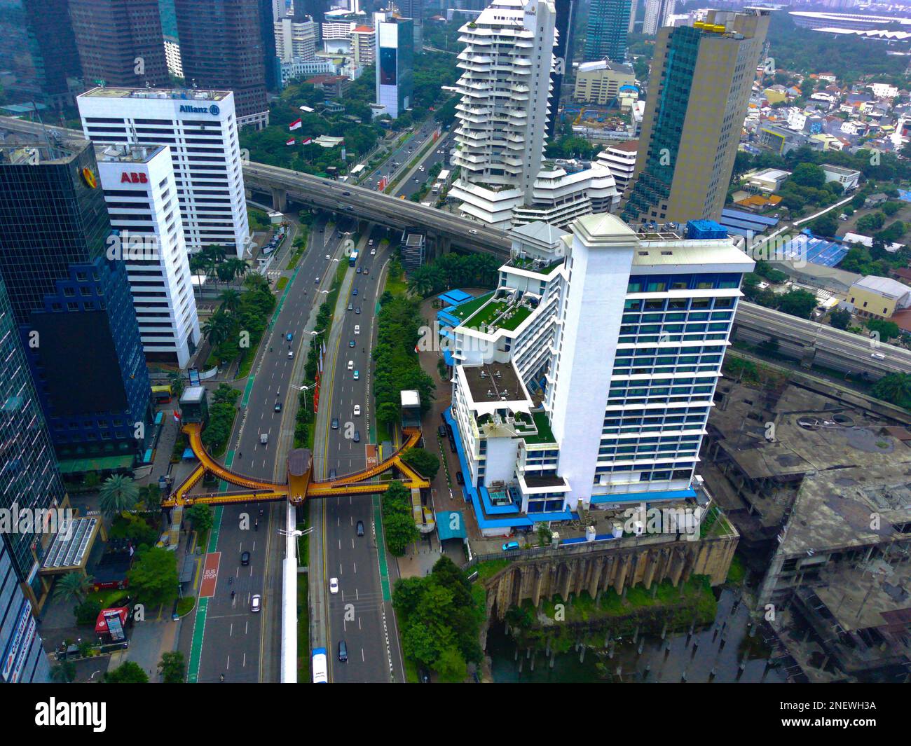 Jakarta city downtown pedestrian bridge hi-res stock photography and ...