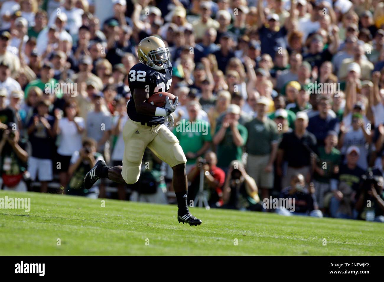 Notre Dame running back Theo Riddick during the first half of an NCAA ...