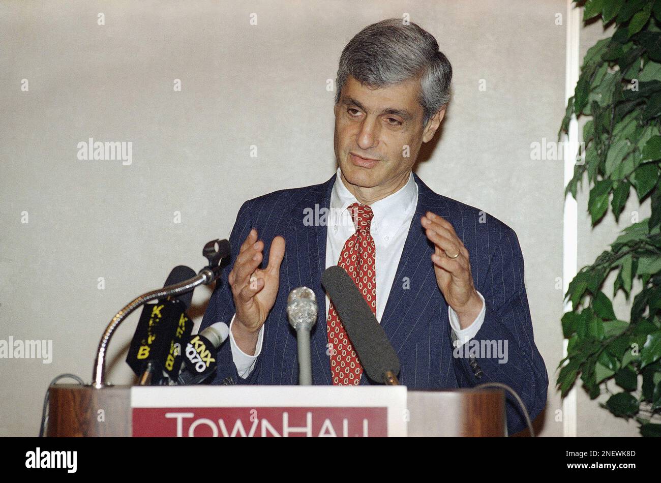 U.S. Treasury Secretary Robert Rubin speaks at a Town Hall breakfast on ...