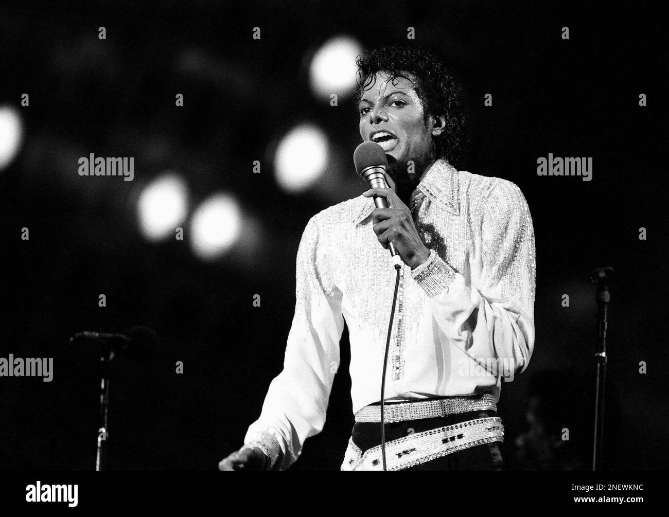 Superstar Michael Jackson dazzles the fans on Sunday, July 29, 1984 at ...