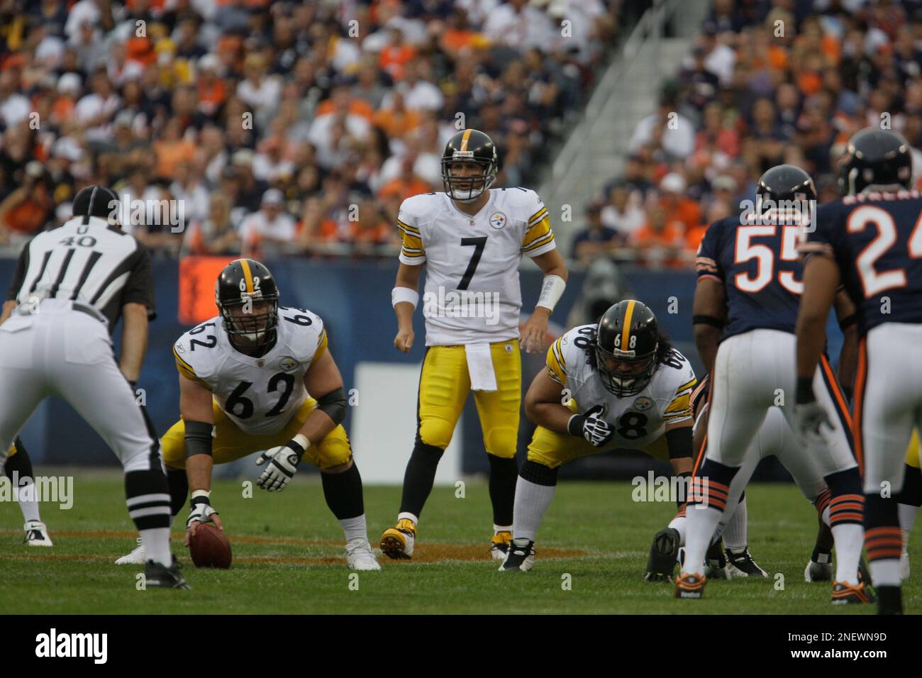 Pittsburgh Steelers quarterback Ben Roethlisberger (7) takes a snap ...