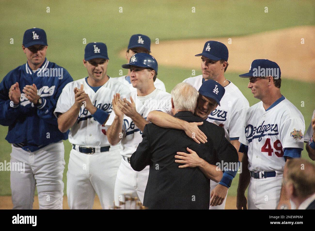 Los Angeles Dodgers center fielder Brett Butler embraces former manager ...