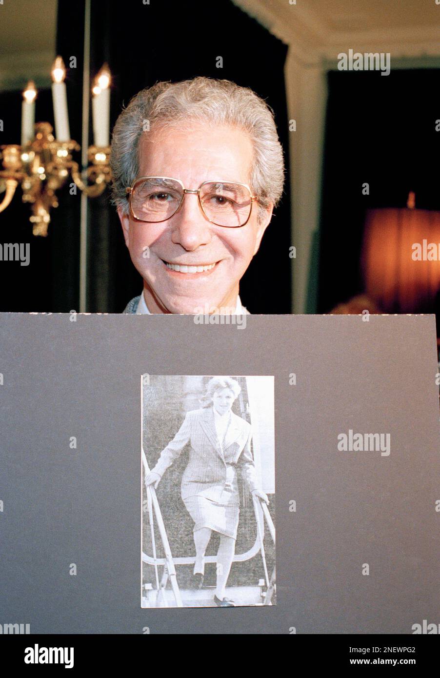 Fashion designer Mr. Blackwell displays a photo of the Duchess of York ...