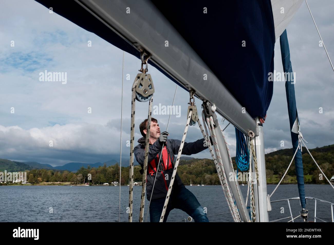 Family sailing adventure on a Lake in UK (Lake Windemere Stock Photo ...