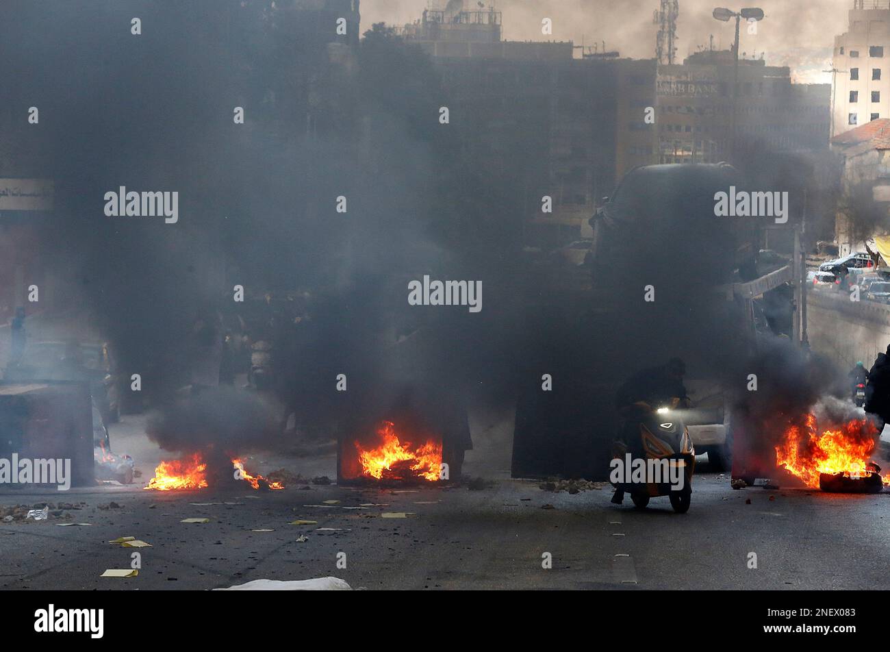 Lebanon beirut protest road hi-res stock photography and images - Alamy