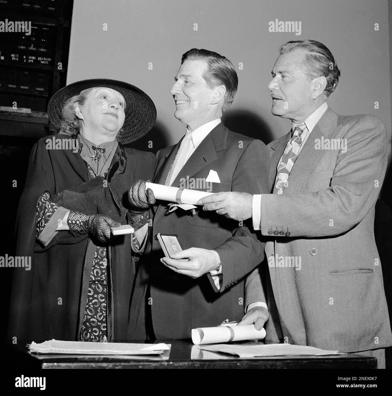 Frank Fay of “Harvey” and Laurette Taylor of “Glass Menagerie” receive ...