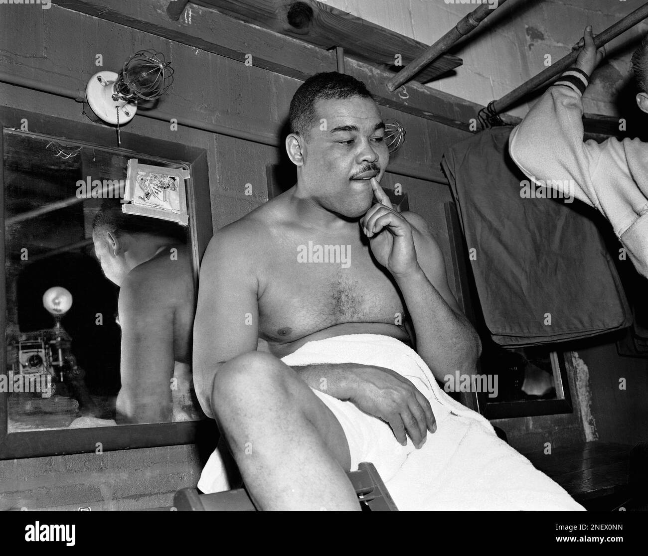 Joe Louis, former heavyweight boxing champion of the world, makes an ...