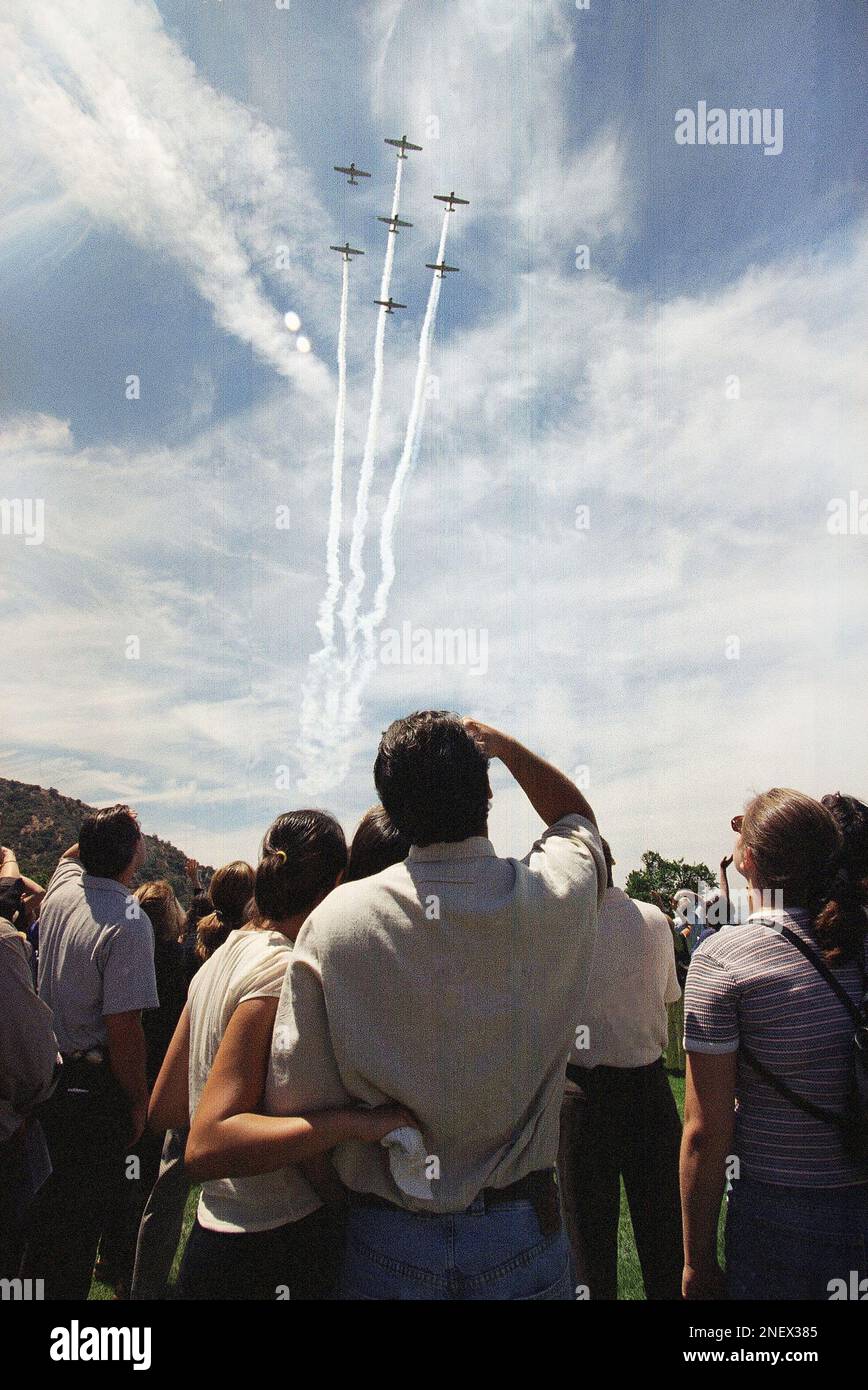 Danny and Rachelle Rojany, relatives of TWA flight 800 victim Yon ...