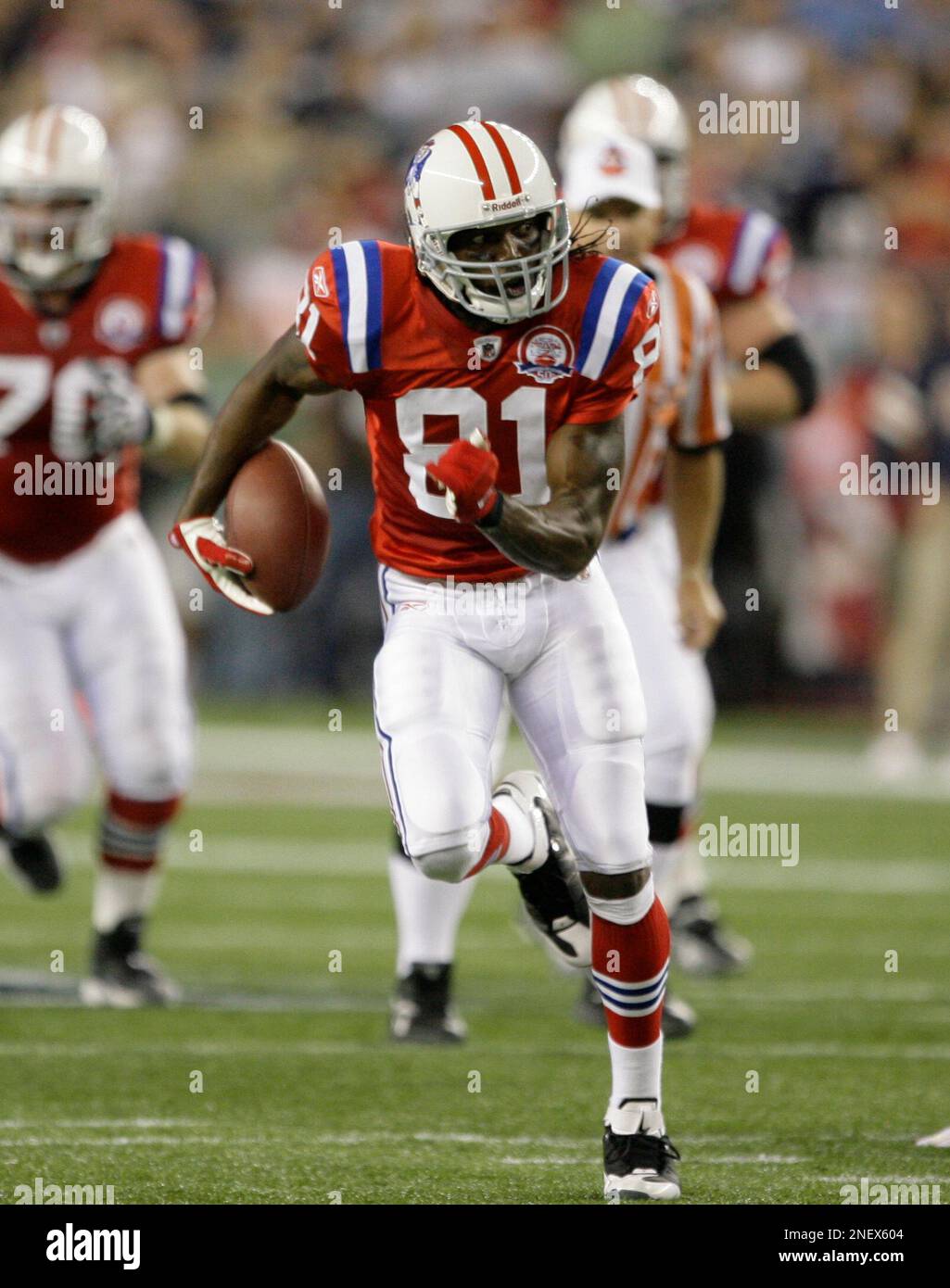 New England Patriots wide receiver Randy Moss (81) in the second ...