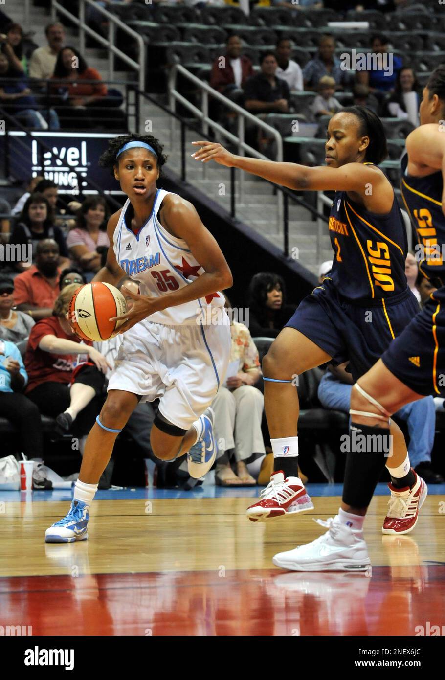 Atlanta Dream guard/forward Angel McCoughtry (35) drives past ...