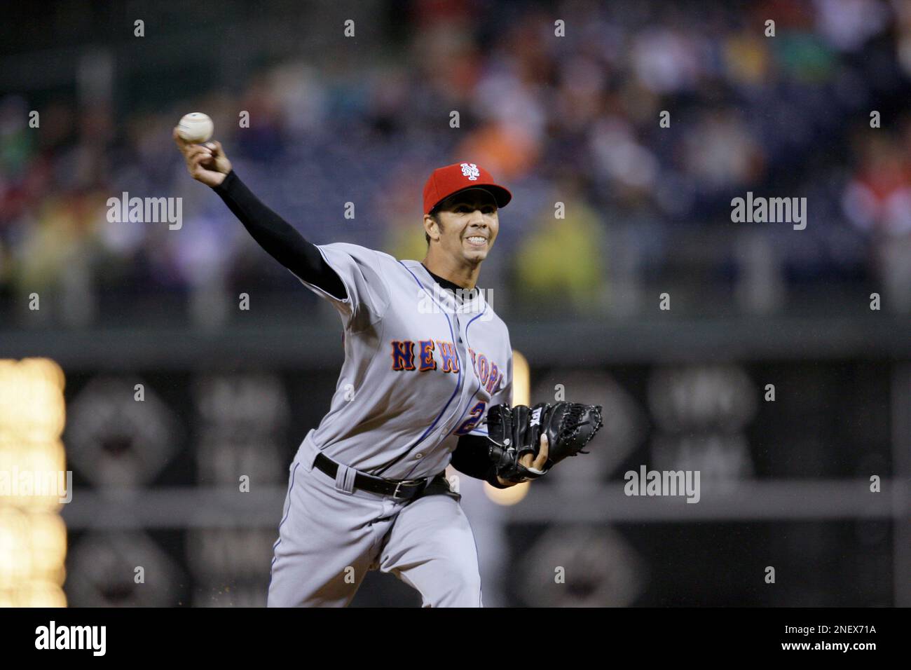 New York Mets pitcher Nelson Figueroa during a baseball game against ...