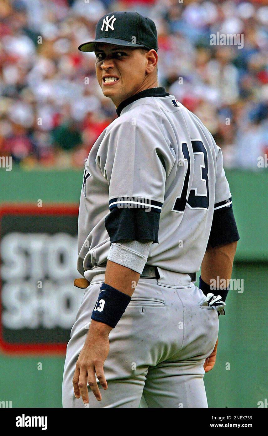 New York Yankees third baseman Alex Rodriguez reacts to heckling from ...