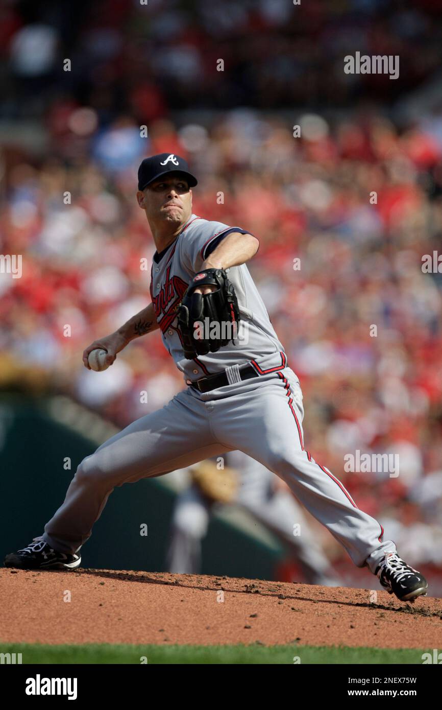 Atlanta Braves starting pitcher Tim Hudson throws during a baseball ...