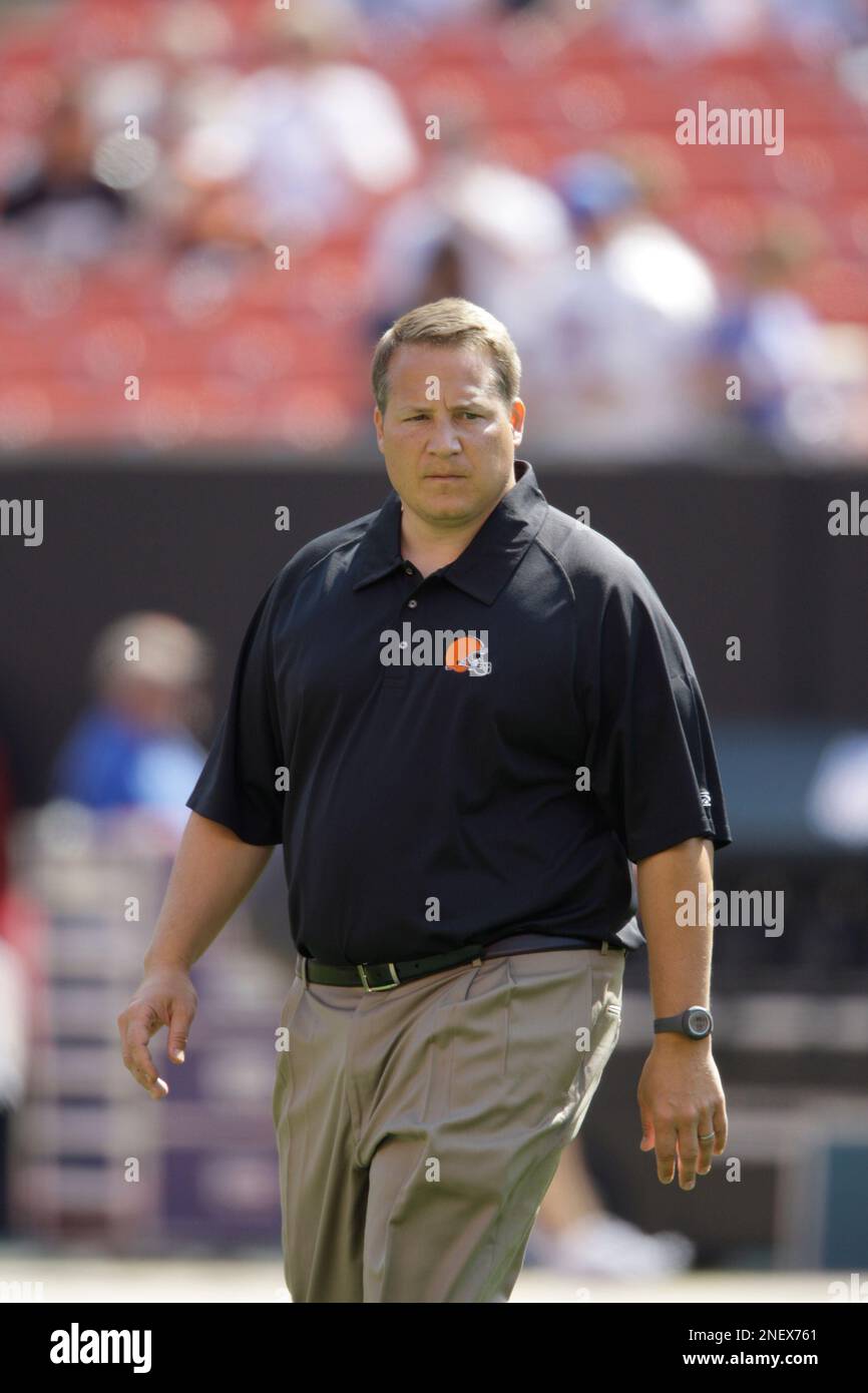 Cleveland Browns coach Eric Mangini watches warmups before an NFL ...