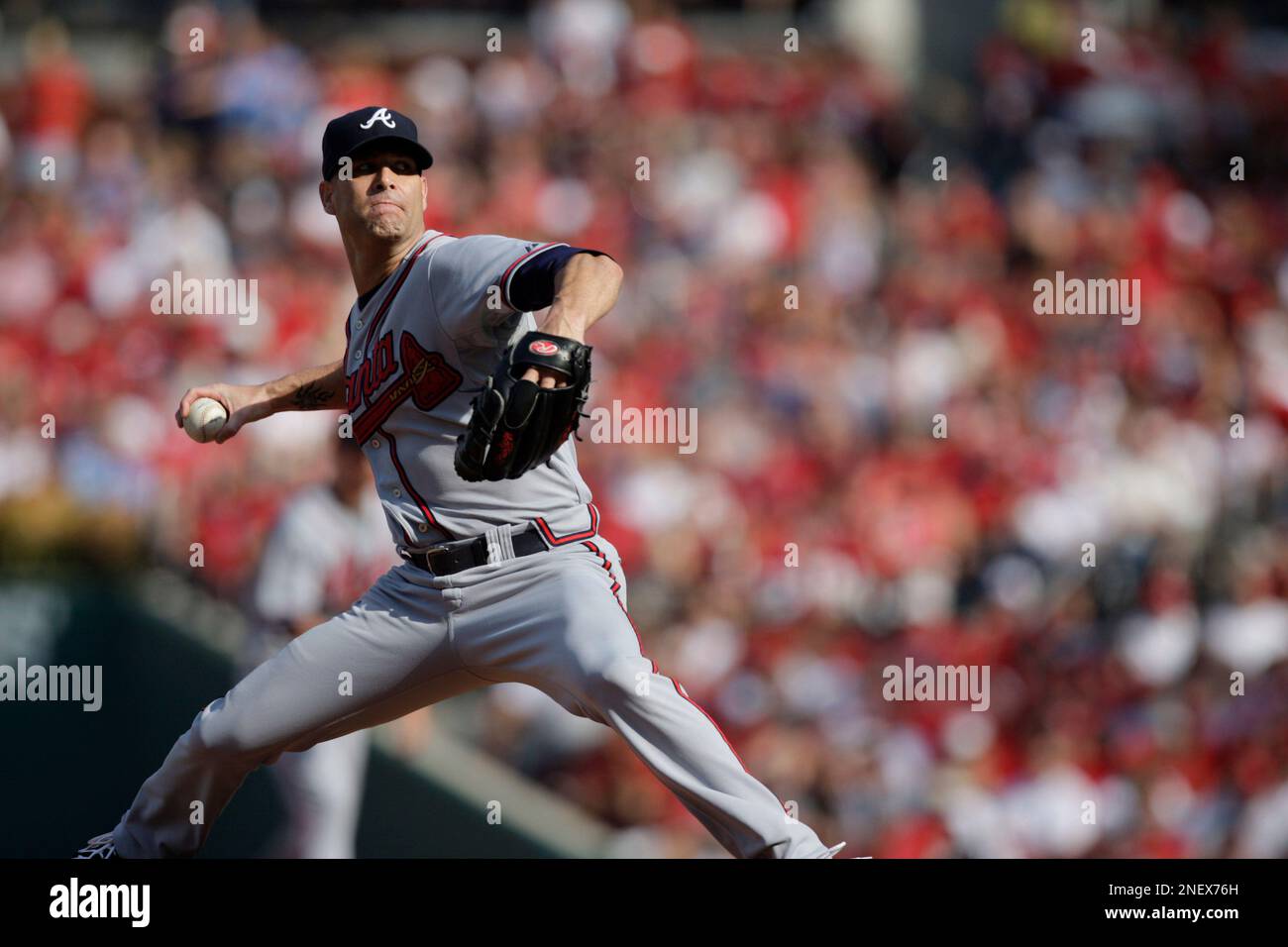 Atlanta Braves starting pitcher Tim Hudson throws during a baseball ...
