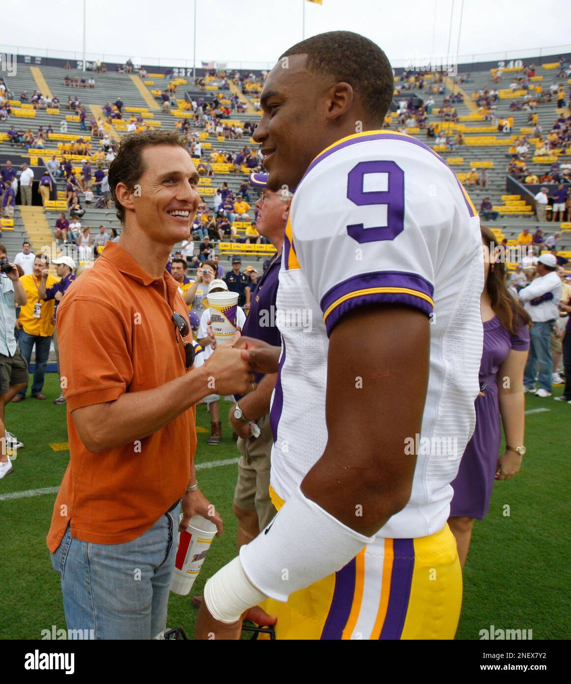Entertainer Matthew McConaughey and LSU quarterback Jordan Jefferson (9 ...