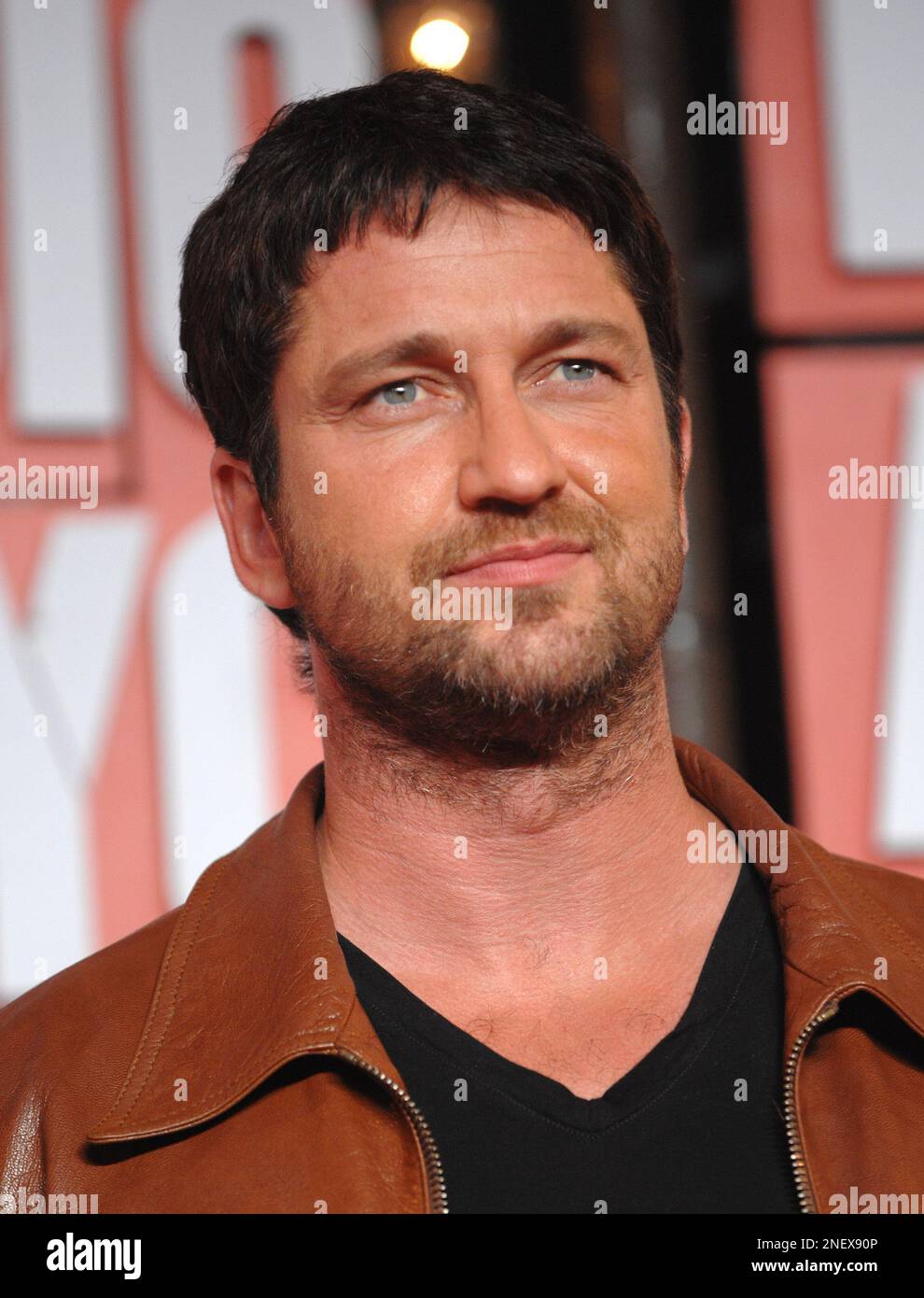 Gerard Butler arrives at the MTV Video Music Awards at Radio City Music ...